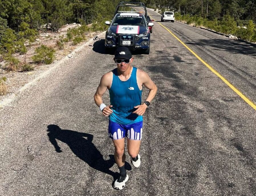 ¡Impresionante! el chihuahuense Chava Martínez logra reto épico de 310 km en 6 días - Tierra Fuerte