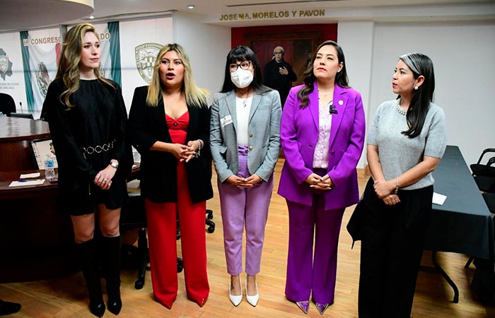 No importan los colores, lo importante es representar a las mujeres ...